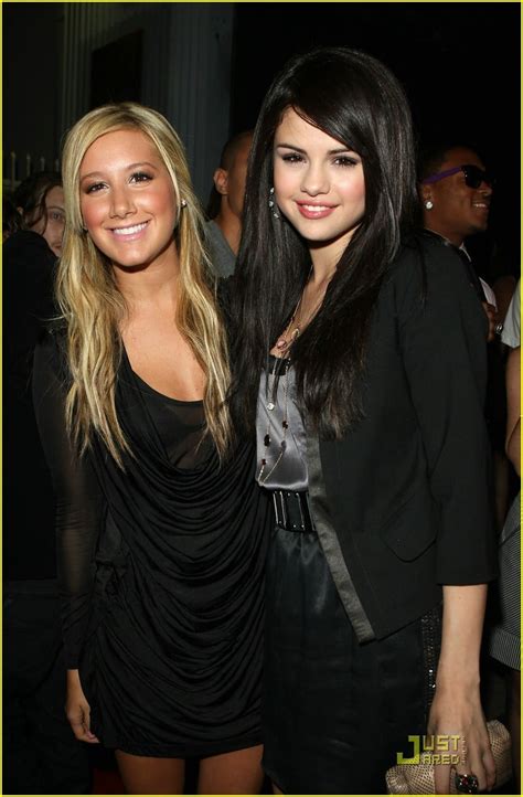 Miranda Cosgrove And Selena Gomez Friends