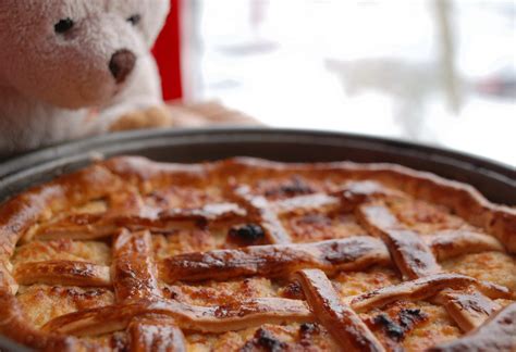 Pauline à la crème anglaise The Bear Who Baked Treacle Tart
