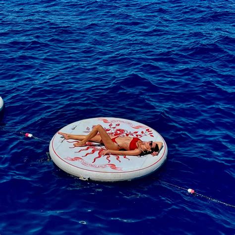 Plak Melis Sezen Bikinili K Lotsuz S Cak Resimler