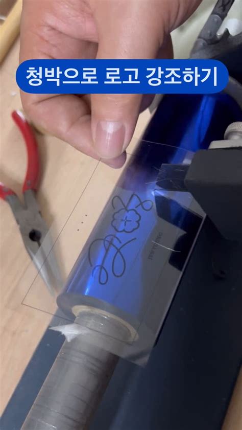 왈츠디자인 레터프레스 명함청첩장초대장 청색 레터프레스인쇄 후 후면 로고 부분을 청박 가공하여 로고를 한층 더 강조했습니다😊 레터프레스 청박 명함