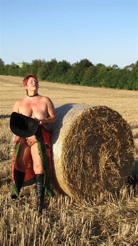 Anna Naked On Straw Bales Pics XHamster