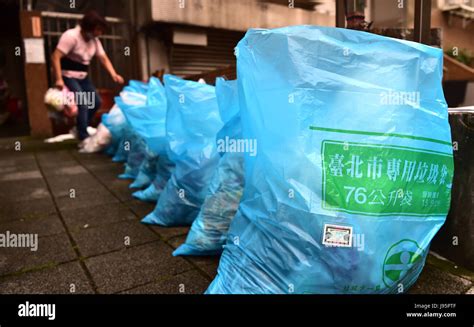 Taipeis Taiwan 31st May 2017 Classified Garbage Waits To Be Loaded