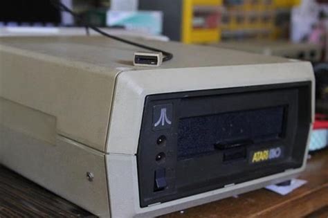 Atari 810 Floppy Disk Drive The 600 Single Sided Disk Drive For The Atari 800 Computer