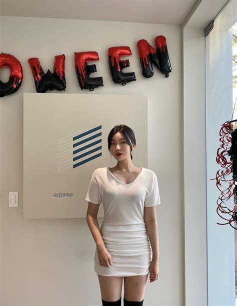 당일발송 화이트 V넥 기모 셔링 반팔 미니 숏 원피스 연말룩파티룩브라이덜샤워셀프웨딩