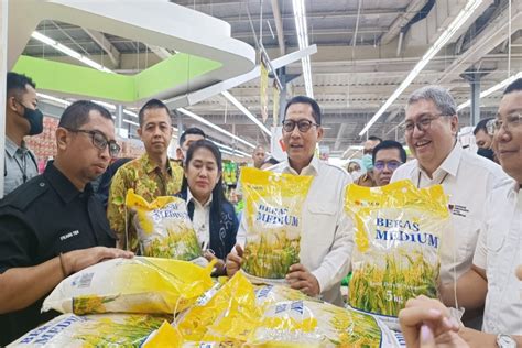Beras Bulog Dijual Rp9450 Per Kg Di Ritel Modern Buwas Pengusaha Tak