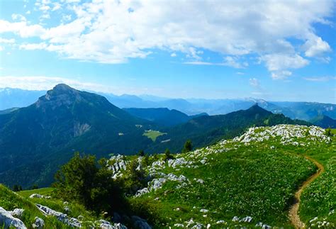 Arpenter La Chartreuse Et Découvrir Le Charmant Som Caché