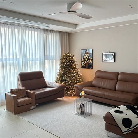 분위기를 압도하는 브라운을 메인으로 다채로운 컬러 스타일링 라이프스타일 슈퍼앱 오늘의집