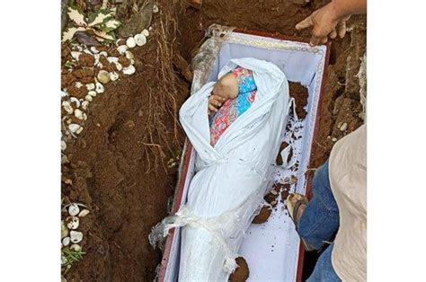 Viral Jenazah Pasien Masih Pakai Daster Saat Dikafani Pmi Hingga Mui Sebut Pemakaman Jenazah
