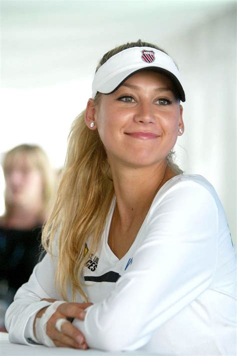 Anna Kournikova Photos In White Tennis Outfit Hot Hollywood Celebrity
