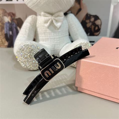 Заколка для волос Miu Miu 1 шт купить с доставкой по выгодным ценам в интернет магазине Ozon