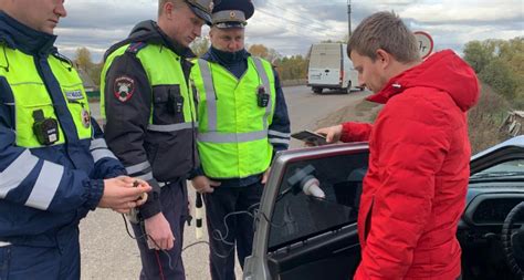 С 14 мая за вождение без улыбки будут лишать прав ГИБДД будет искать хмурых водителей