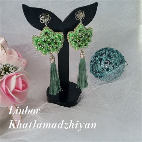 Серьги-кисти листики зеленого цвета | Etsy, Brooches handmade, Handmade ...