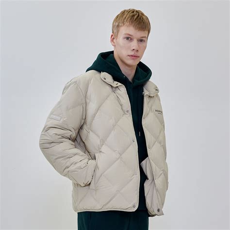 남여공용 하이넥 다운 경량 패딩 점퍼 베이지 감도 깊은 취향 셀렉트샵 29cm