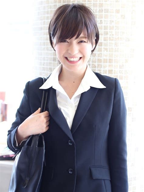 《就職面接》は、美容室で髪型や髪色を整えよう！好印象の世代別おすすめのヘアスタイル特集｜ホットペッパービューティーマガジン