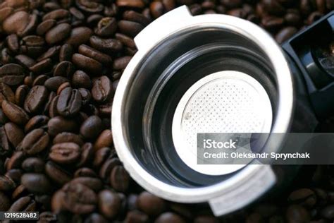 커피 머신용 홀더 혼 에스프레소 커피 메이커 커피 콩 분쇄 커피 0명에 대한 스톡 사진 및 기타 이미지 0명 강철 구이