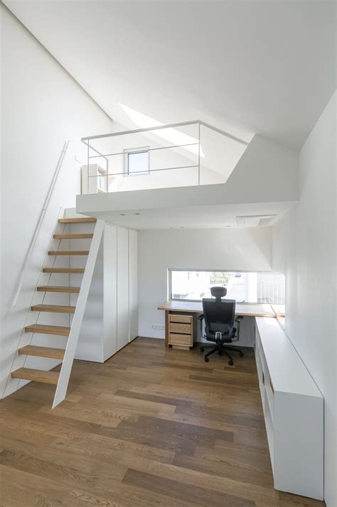 Augmented Reality Architects Wraps House With Courtyards To Create Private Home