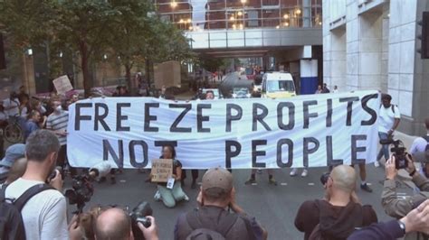 Протести срещу увеличението на цените във Великобритания