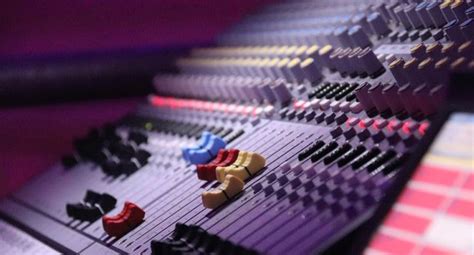 Midi Keyboard Vs Midi Controller Vs Synthesizer What S The Difference