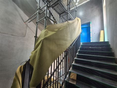 2024 06 27 아침조회 유리반입설치 계단난간설치 집수정펌프설치 옥상방수작업프라이머 드레인주변 방수 발전기설 배기휀배관 주방판넬설치 도장작업