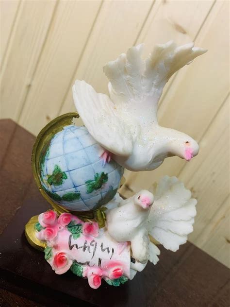 Голуби та глобус статуетка — ціна 138 грн у каталозі Статуетки Купити