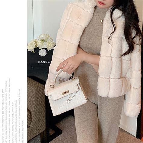 홀리제 몽브 하객룩 밍크 퍼 자켓 연말룩 모임 데이트 오피스룩 겨울