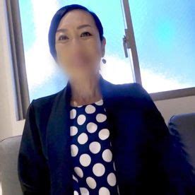 熟女ハメ撮り清潔感あふれる容姿端麗還暦美熟女 生チ ポでスケベ声上げて猛獣イキイキ狂うセックス 淫乱婆に豹変