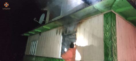 На Франківщині через свічку спалахнув житловий будинок загинув власник ФОТО