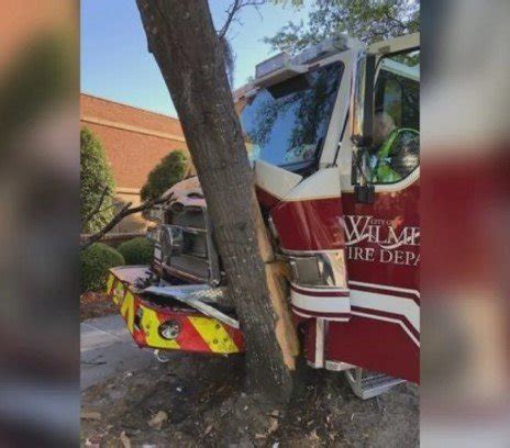 Wilmington Nc Engine Crashes Into Tree Firefighter Close Calls