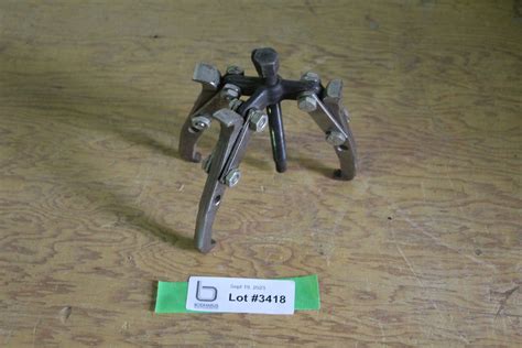 Small Gear Puller Bodnarus Auctioneering