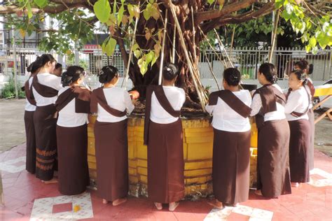 ဘားအံမြို့၌ ကဆုန်လပြည့် ဗုဒ္ဓနေ့တွင် ပြည်သူများ ညောင်ရေသွန်း Information And Public Relations