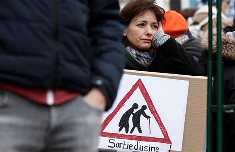 Во Франции смягчили пенсионную реформу для ветеранов труда