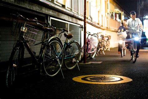 自行车在东京，日本 因为土地是相当平的，东京有许多自行车 许多日本人骑自行车作为运输 图库摄影片 图片 包括有 布琼布拉 聚会所
