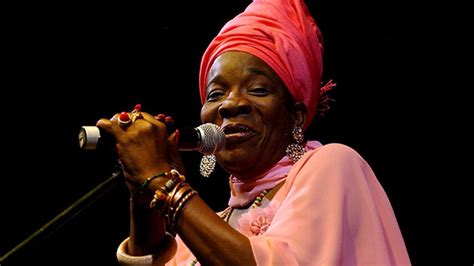Bob Marleys Wife Get To Know Rita Marley Hollywood Life