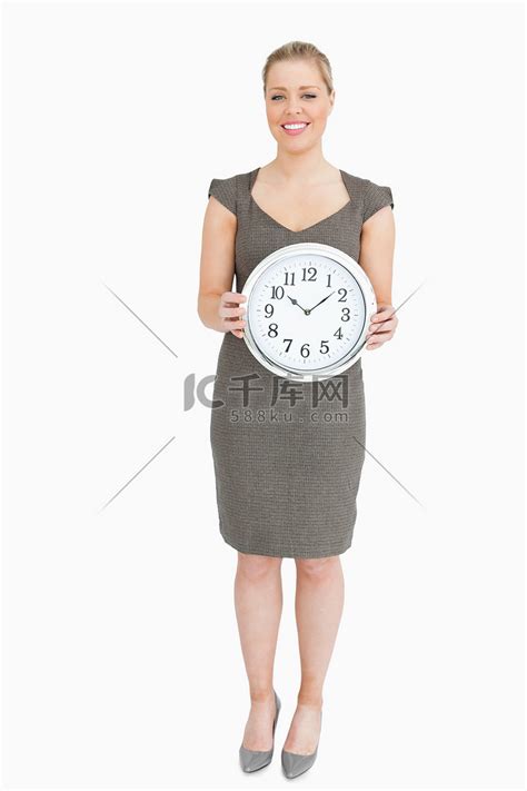 拿着时钟的女人高清摄影大图 千库网