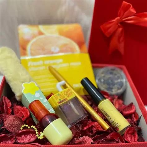 خرید و قیمت باکس های روز دختر از غرفه نیسابیوتی باسلام