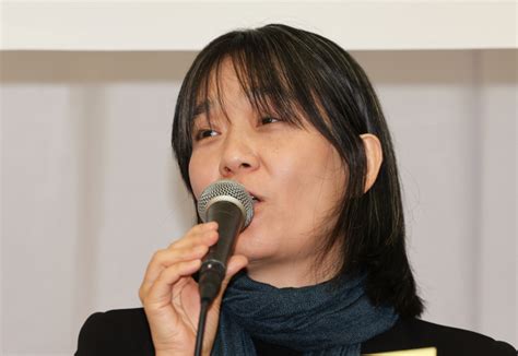 한국 첫 노벨문학상… 소설가 한강 놀랍고 영광스럽다 머니s