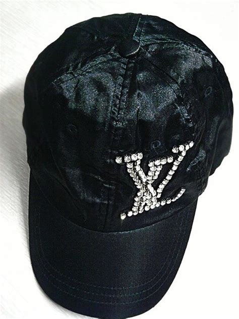 Кепка чёрная со стразами — цена 130 грн в каталоге Головные уборы Купить аксессуары по доступной
