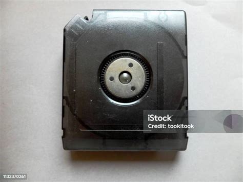 자기 테이프에 데이터를 저장 하기 위한 오래 된 컴퓨터 장치 지속적이 고 저렴 한 빅 데이터 스토리지의 개념 0명에 대한 스톡 사진 및 기타 이미지 Istock