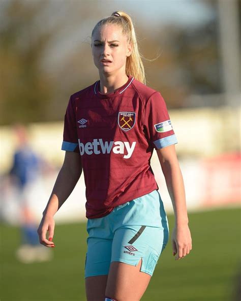 Famous Female Soccer Players Blonde At Ellen Franklin Blog