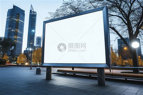 城市广场上的空白广告牌高清图片下载 正版图片600576075 摄图网