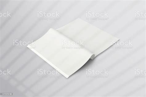 현실적인 평면도 표지와 열린 세로 A4 또는 A5 잡지 또는 문구 및 브랜딩용 브로셔 소책자 모형 템플릿은 밝은 회색 배경과
