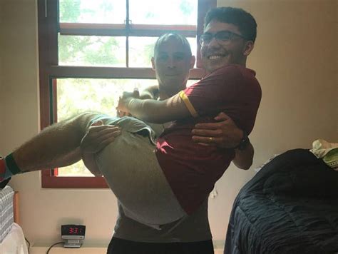 Bermula Dari Pamerkan Foto Foto Kekasih Pria Putranya Kisah Ayah Dan