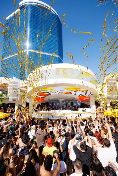 Liv Beach Debuts Daylife Experience Après Beach At Fontainebleau Las
