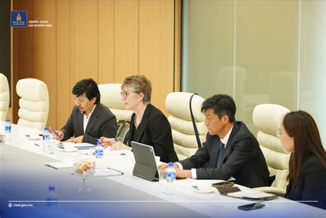 Тэргүүн Шадар сайд бөгөөд Эдийн засаг хөгжлийн сайд Л Гантөмөр Дэлхийн