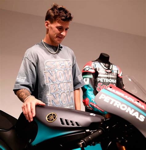 Motogp Yamaha Tira Fuori Il Libretto Degli Assegni E Offre Una M1 Speciale A Fabio