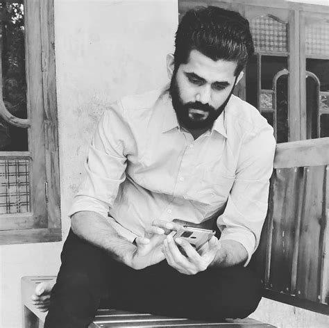 Jithin പഴയ പ്രൊഫൈൽ പിക്ചറിൽ മെലാങ്കളിയുടെ അയ്യരു കളിയാണെന്ന
