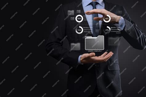 비즈니스 개발자는 혁신을 보여주는 가상 현대 컴퓨터에서 보드 프레임워크를 사용하여 민첩한 소프트웨어 개발 린 프로젝트 관리 도구