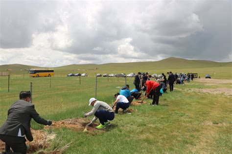 Монголын хөл бөмбөгийн бэлтгэлийн төвийг нээлээ