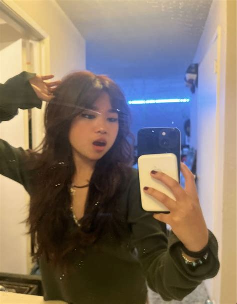 Pin By 𝓁𝒶𝓊𝓇𝒶 ♡ On Cute Haircuts Haircuts For Wavy Hair Bangs With