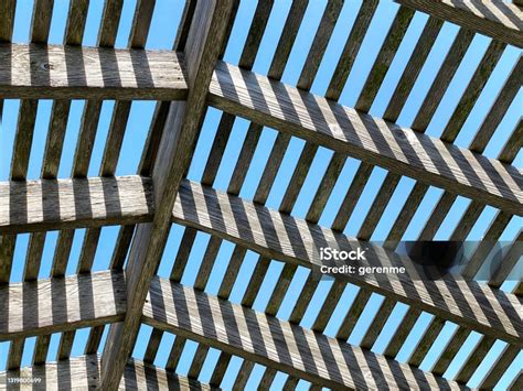 Detail Arsitektur Struktur Atap Atau Pergola Atau Gazebo Foto Stok Unduh Gambar Sekarang Istock